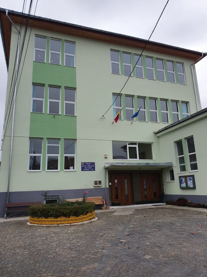 Secția de votare cu probleme din Școala 8 a fost mutată. Directorul ...