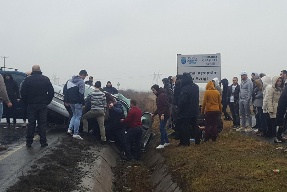 FOTO-VIDEO Accident grav la ieșire din Avrig. Patru mașini implicate