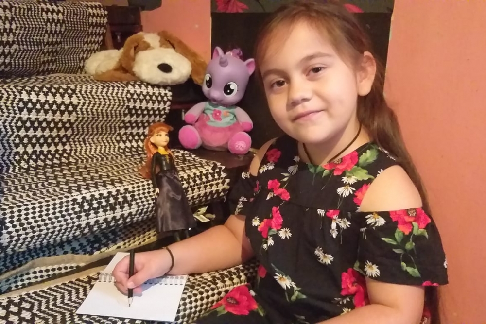 Doar 2.000 de euro, atât mai e nevoie pentru ca Sara, de 7 ani, să aibă ...