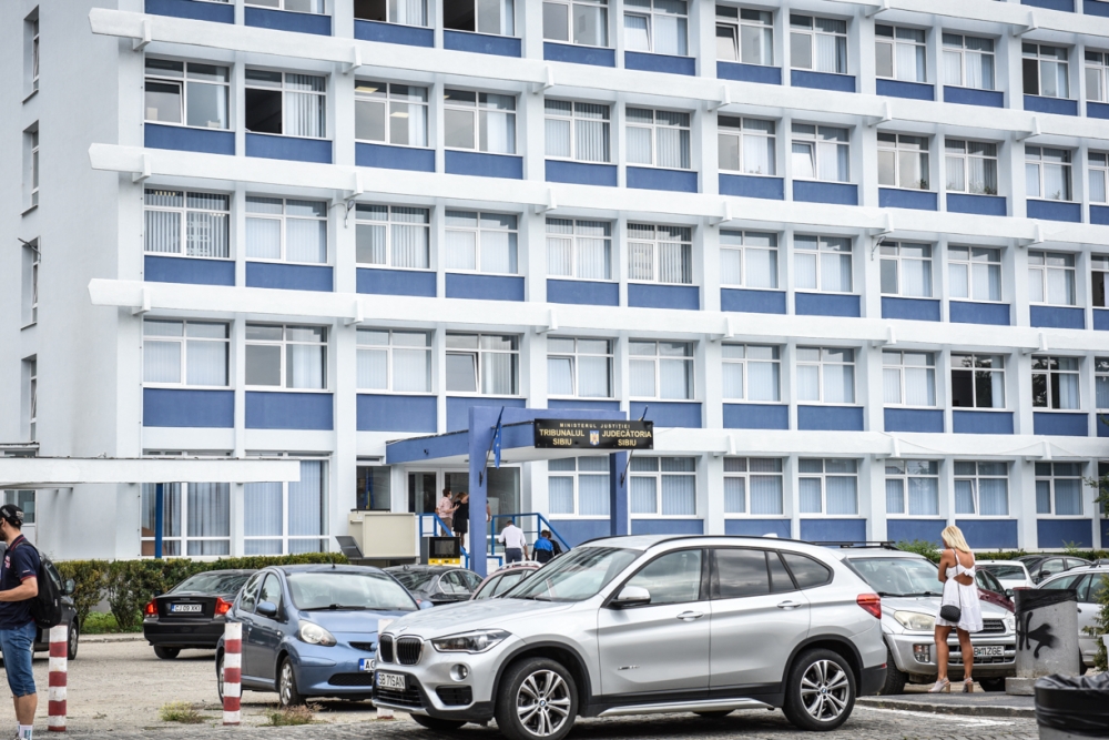 Președintele Iohannis a eliberat din funcție doi judecători de la ...