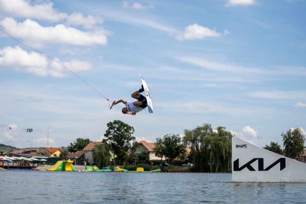Un sibian va participa la Campionatul Mondial de Wakeboarding, în ...