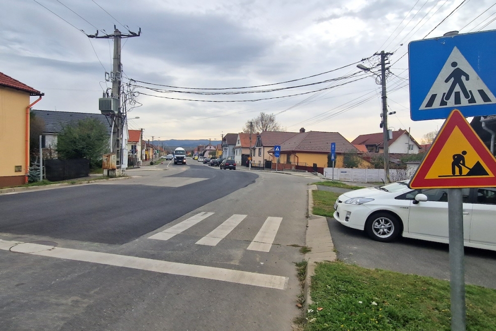 Strada Zăvoi: după ce ani s-au plâns de praf, unii locuitori sesizează ...