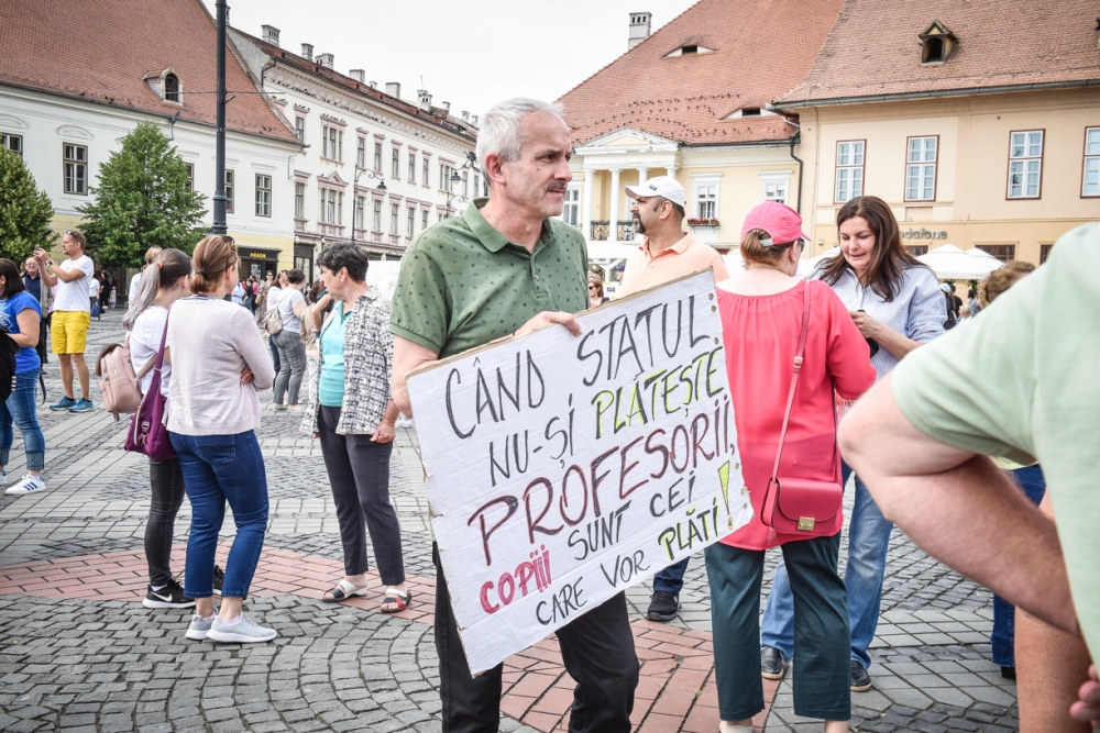 Protest educație: 1.800 de lei ia în mână o îngrijitoare de grădiniță ...