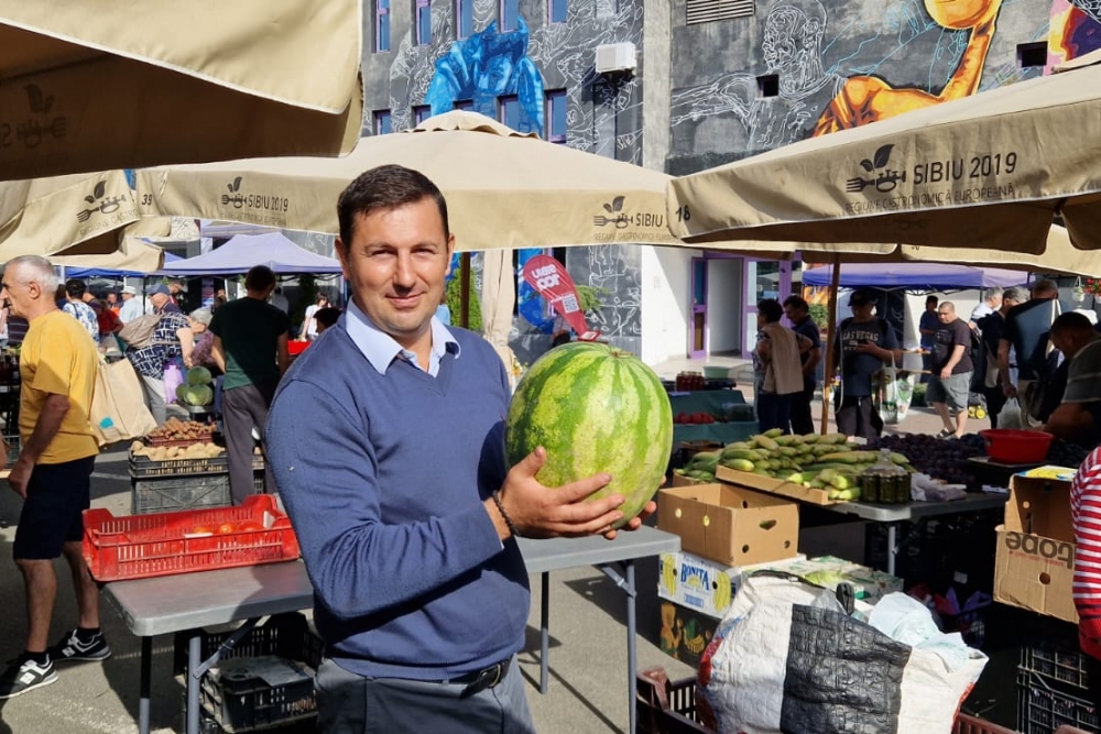 Pepeni din Selimbăr, vânduți la Piața tărănească Transilvania: „S-au ...