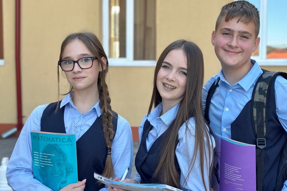 Tot mai multe școli din Sibiu se orientează către uniforma pentru elevi ...