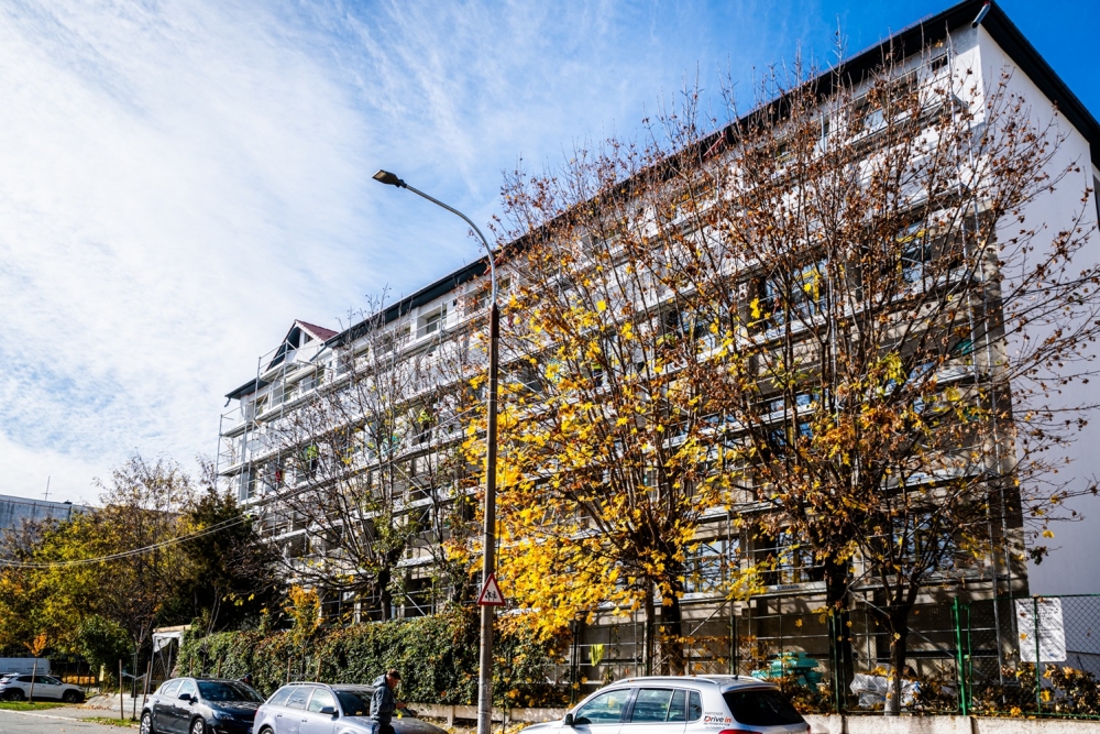 Lucrările de modernizare a trei școli din Sibiu, executate în proporție ...