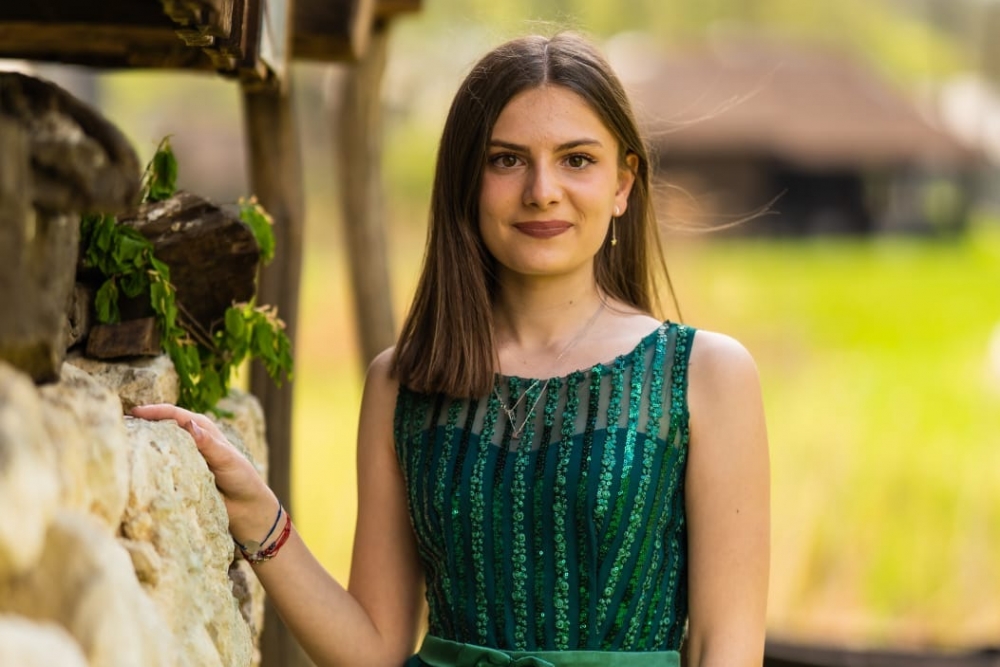 Sara Ciucur, eleva de la „Goga” cu două cărți publicate la doar 17 ani ...