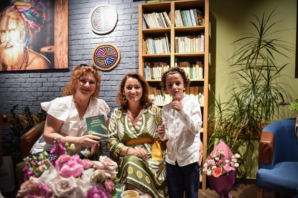 Bianca Radu, psihoterapeut din Sibiu, a lansat cartea „Hipno Mindset ...