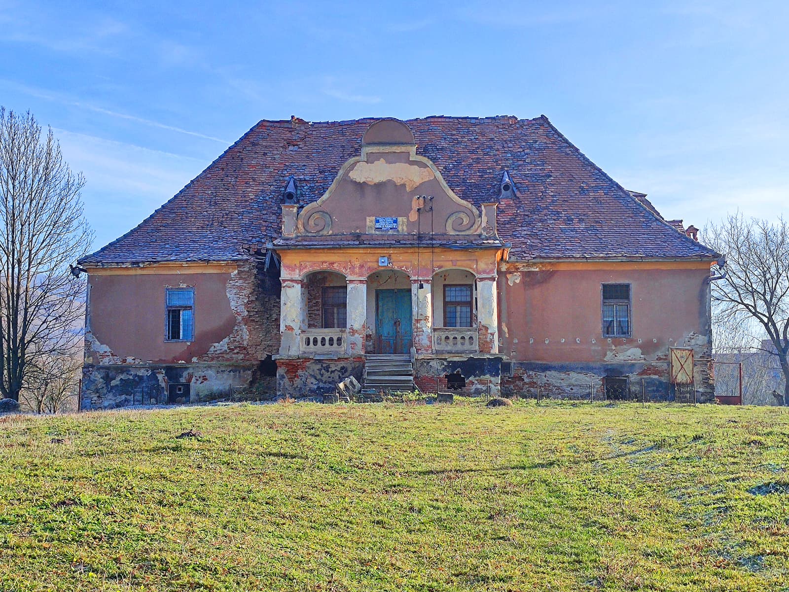 Două castele uitate de timp în inima județului Sibiu: Boarta și Buia ...