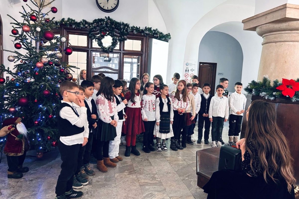 Turneu de colinde al elevilor de clasa a II-a de la Școala „Nicolae ...